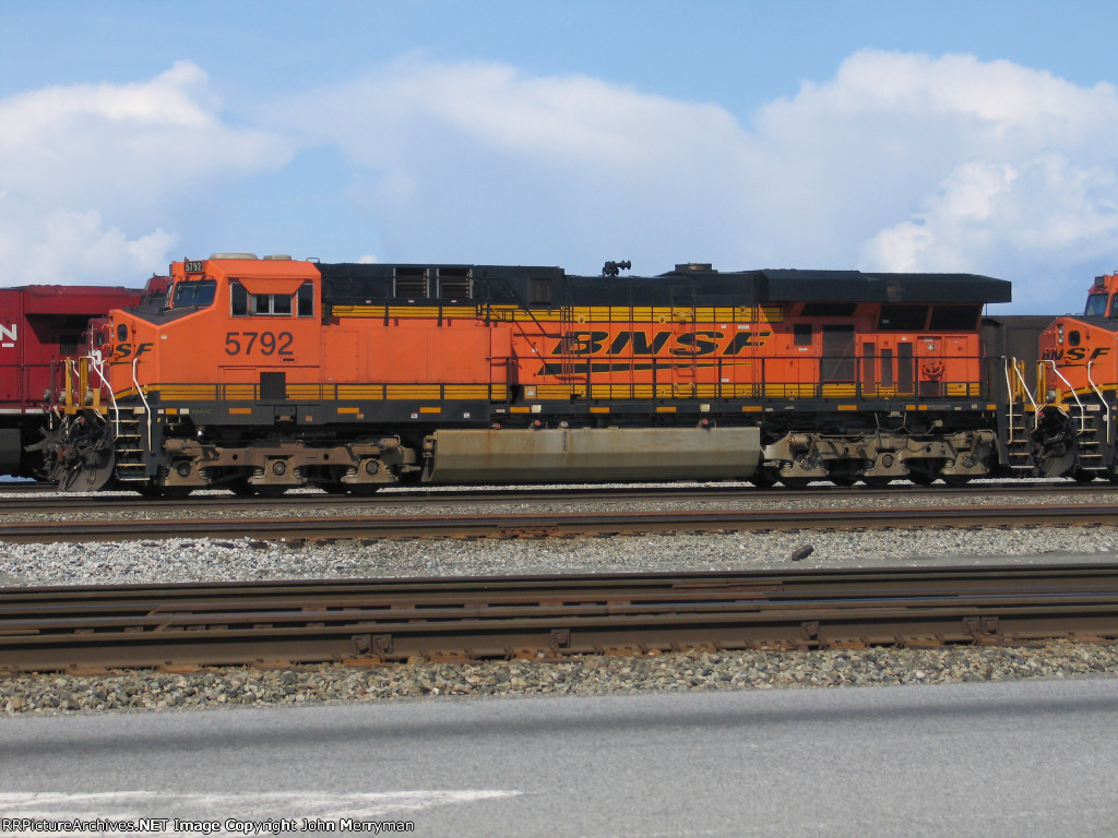 BNSF 5792